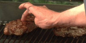 How to Use Touch to Test the Doneness of a Steak - 100 Yummy